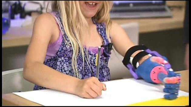 3-D print technology provides ‘robohand’ to 7-year-old girl - WSVN ...