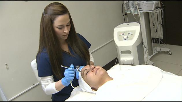 Jet Clear facial at Brickell Cosmetic Center - WSVN 7News | Miami News ...