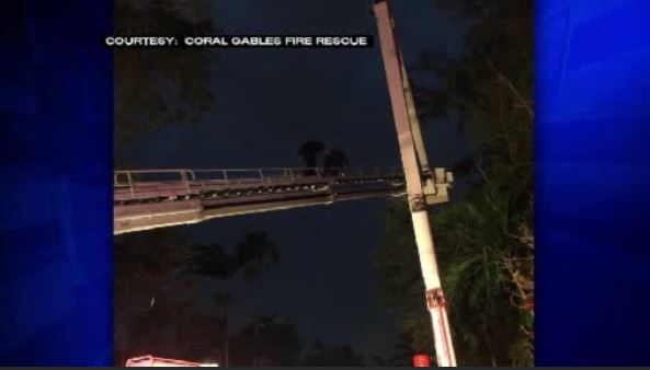 Landscaper rescued after cherry picker malfunction - WSVN 7News | Miami ...