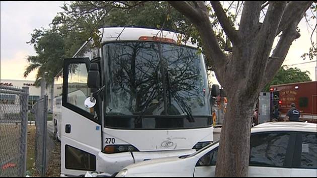 Tour bus driver hospitalized after crash dies - WSVN 7News | Miami News ...