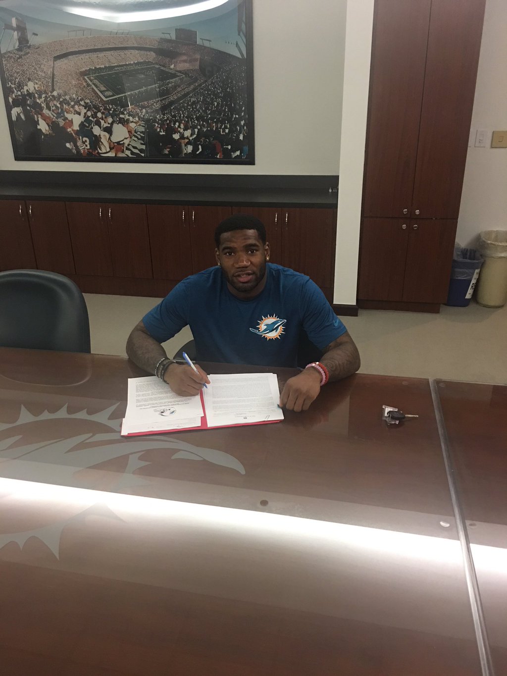 Rookie Howard signs $6.1 million, 4-year deal with Dolphins - WSVN ...