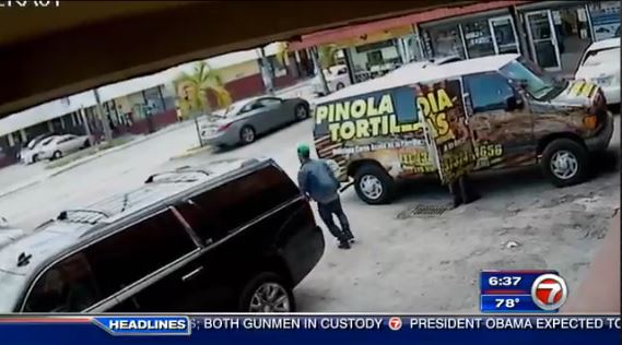 Police gather new clue in search for cell phone robber - WSVN 7News ...