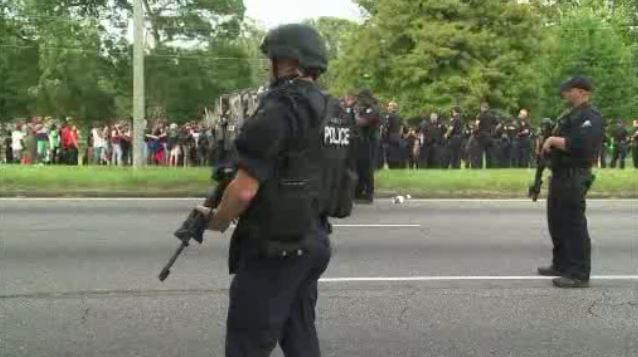 Police arrests keep I-110 moving in Baton Rouge - WSVN 7News | Miami ...
