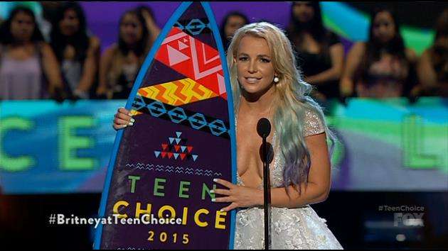 Britney Spears raffles clothes for Louisiana flood victims - WSVN 7News ...