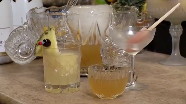 Moët champagne over ice at the Regent Cocktail Club – WSVN 7News ...