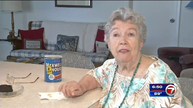 Longtime Florida couple nibbles on 61-year-old wedding cake - WSVN ...
