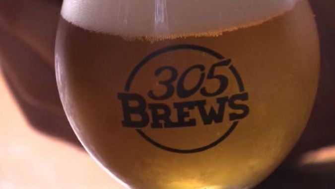 305 Brews mixes beer, pub grub - WSVN 7News | Miami News, Weather ...