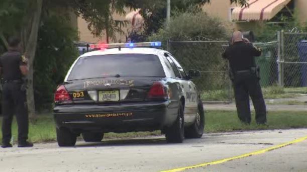 Police set up perimeter near 2 Miami Gardens schools - WSVN 7News ...