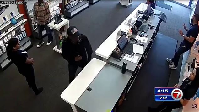 Police investigate possible connection in 2 armed cell phone robberies ...