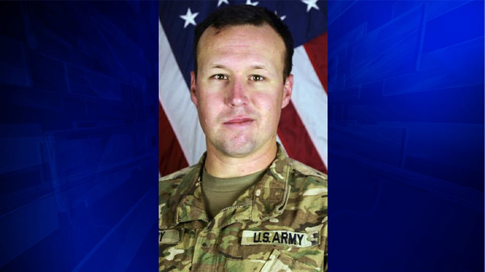 Gold Star family of slain California soldier booed on flight - WSVN ...