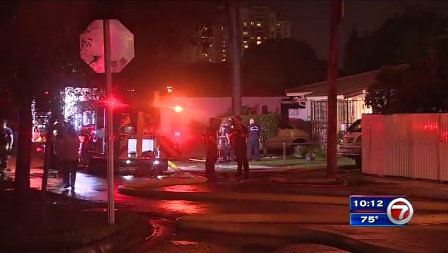 Miami duplex goes up in flames, displaces residents – WSVN 7News ...