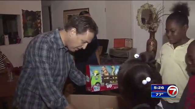 7’s Phil Ferro, Toys for Tots deliver gifts to SW Miami-Dade children ...