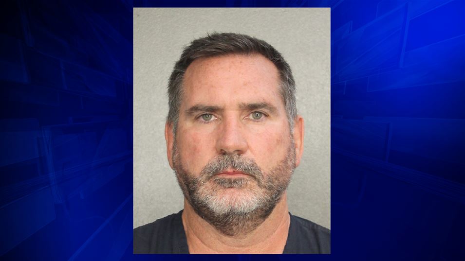 Hollywood Police lieutenant arrested, faces domestic violence charge ...
