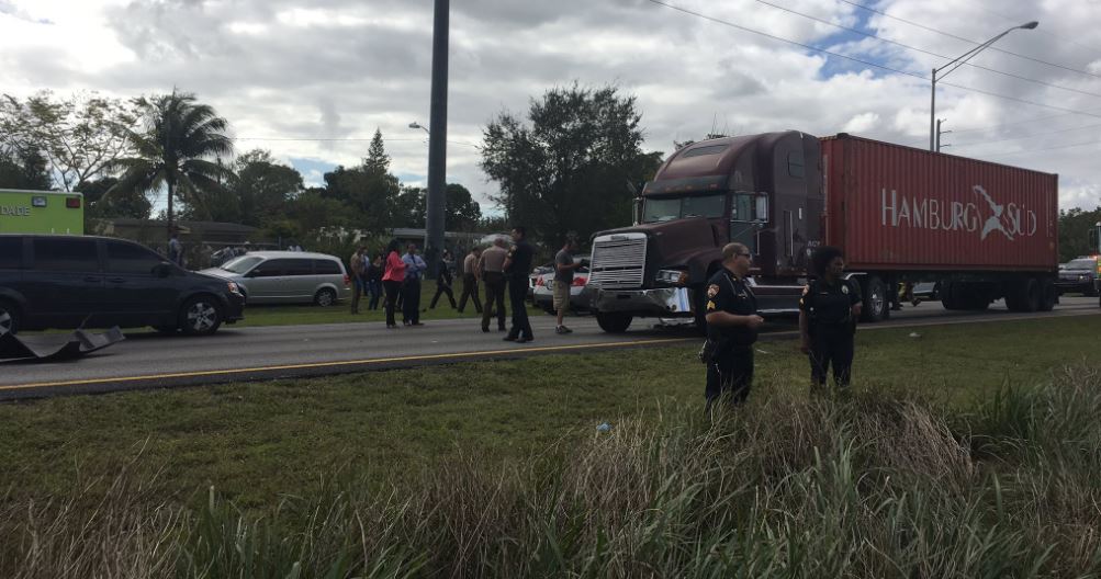 Police chase ends in crash, 1 in custody - WSVN 7News | Miami News ...