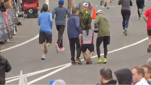 Three men help fellow runner cross half-marathon finish line - WSVN ...