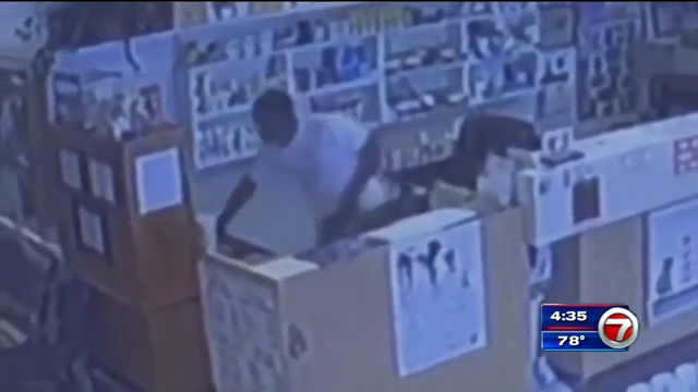 Crook swipes iPhone, credit cards from Miami Gardens vet’s office ...