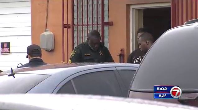 Fake Xbox seller robs, shoots at victim in West Park - WSVN 7News ...