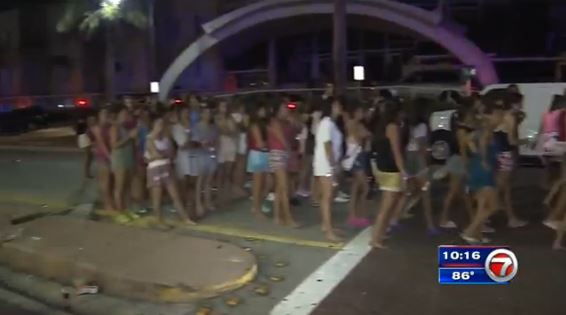 Hundreds evacuated after Miami Beach hotel fire - WSVN 7News | Miami ...