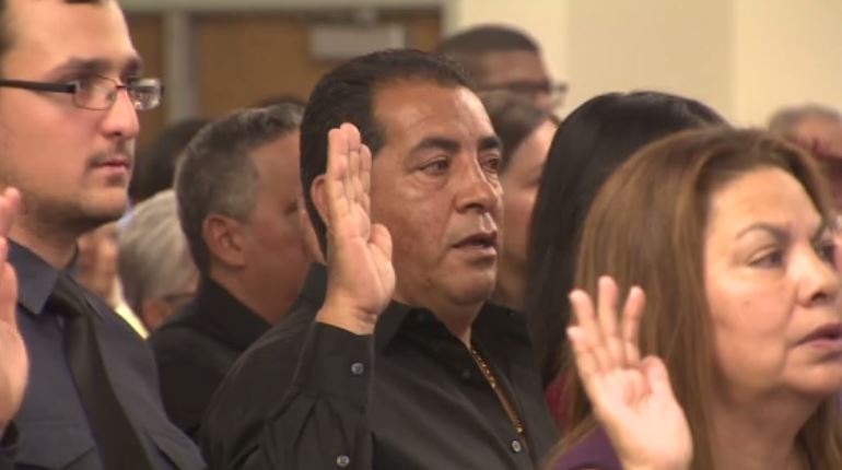 Man who helped Miami officer in distress becomes US citizen - WSVN ...