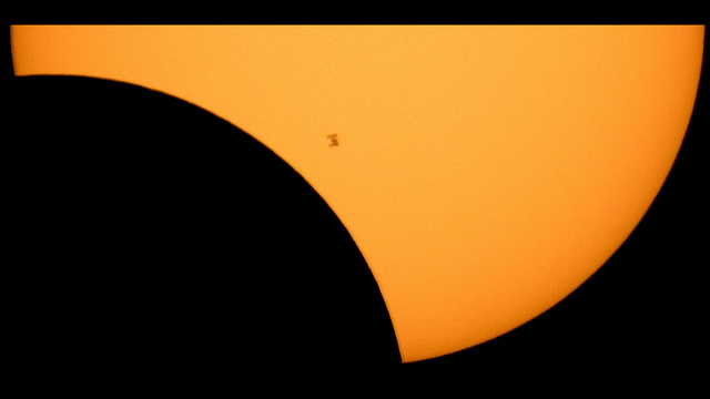 NASA photographer catches space station passing sun during eclipse ...