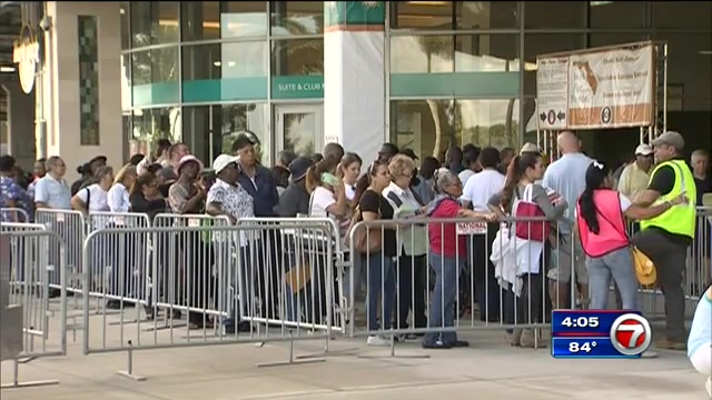 Thousands line up for food assistance on final day of D-SNAP event ...