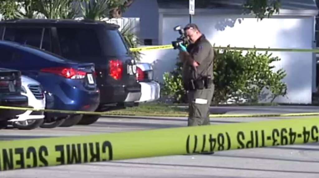 Car crashes into house after reported shooting, stabbing at Pompano ...