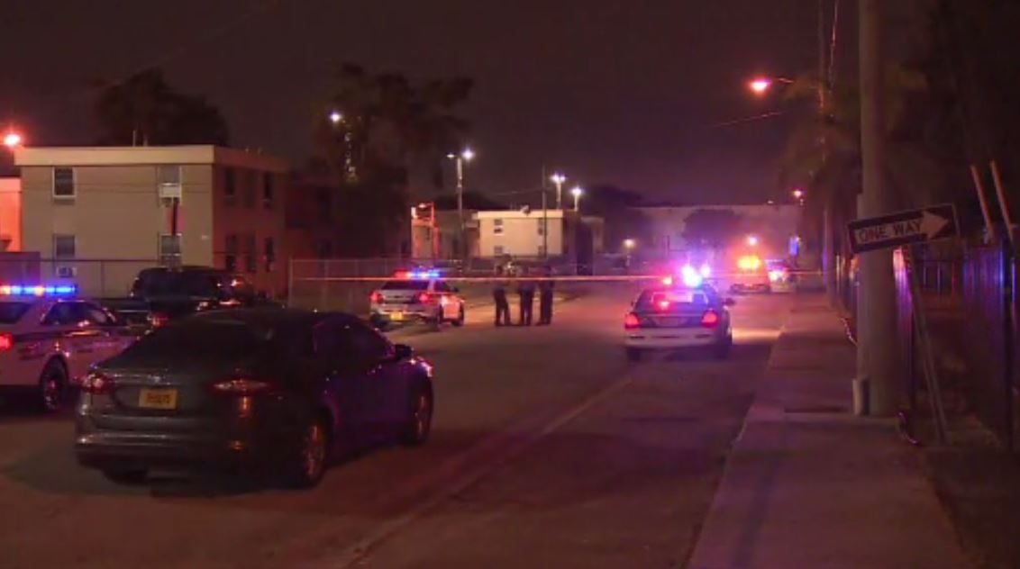 Man Hospitalized After Being Shot In Leg In Nw Miami Dade Wsvn 7news