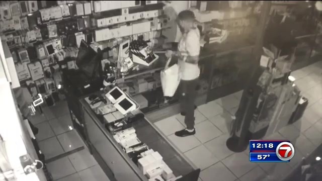 Man caught on camera stealing $60,000 worth of electronics at Bayside ...