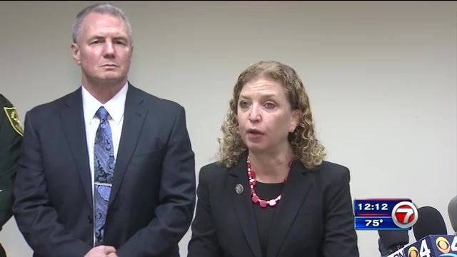 Wasserman Schultz proposes bill to improve travel safety at airports ...