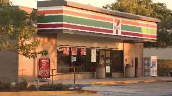 Immigration agents descend on 7-Eleven stores in 17 states - WSVN 7News ...