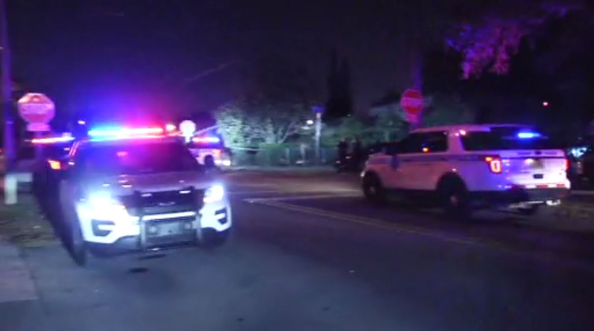 Police search for armed man after Miami carjacking, suspects at large ...