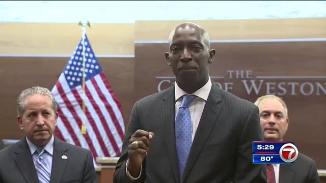 10 South Florida mayors sue governor, AG over 1987 gun law - WSVN 7News ...