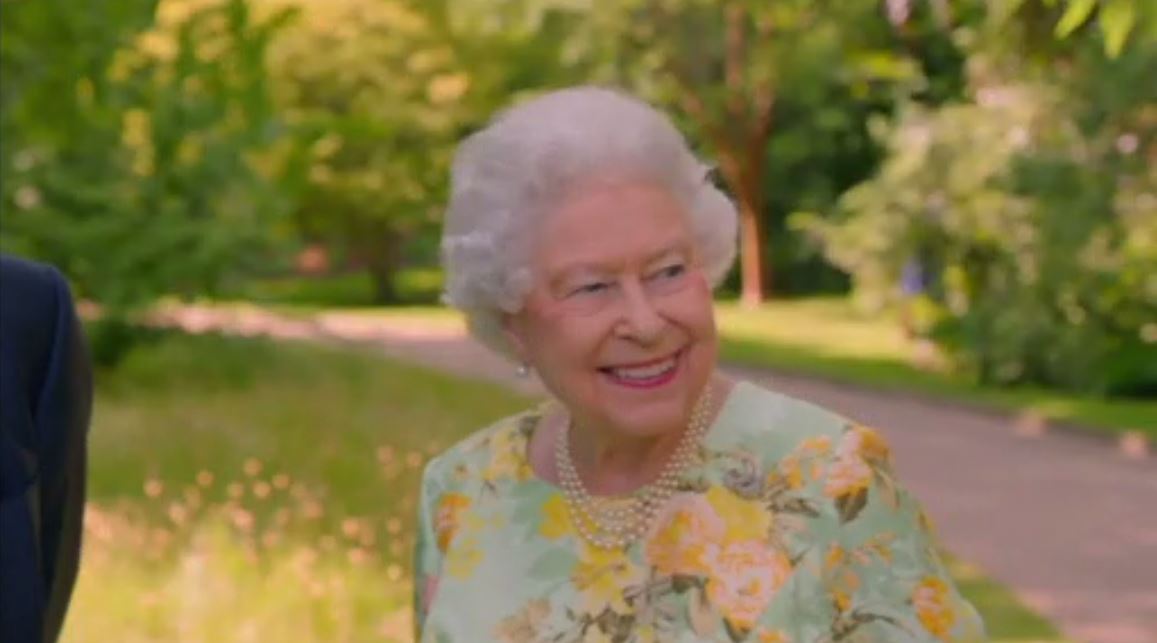 Thousands sing ‘Happy Birthday’ to Queen Elizabeth II - WSVN 7News ...