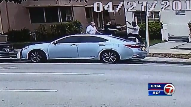 Video shows man fighting dad’s attacker outside Miami Beach building ...