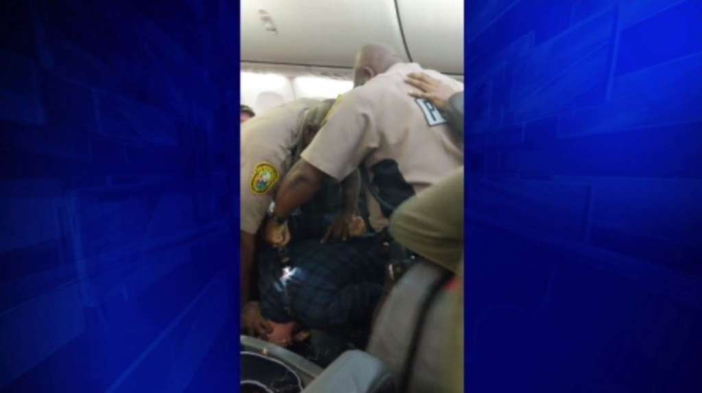 Video captures disruptive passenger being kicked off American Airlines ...