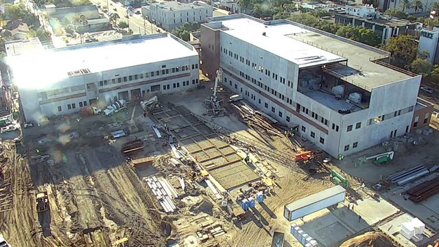Workers run for their lives as crane topples over in Florida - WSVN ...