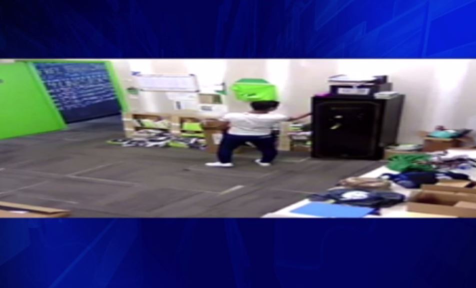 Thief Caught On Camera Stealing 1 000 Iphone Wsvn 7news Miami News