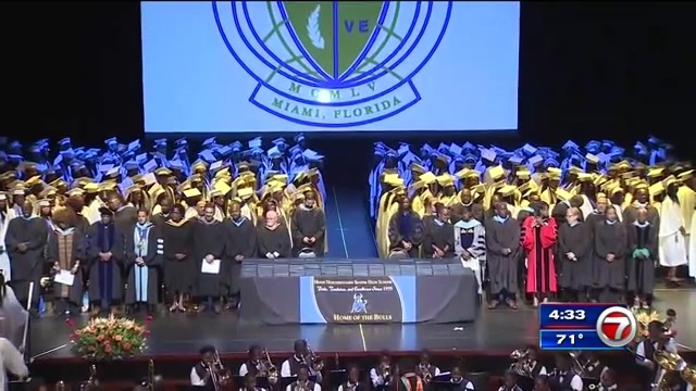 Miami Northwestern graduation honors students, pays tribute to fallen ...