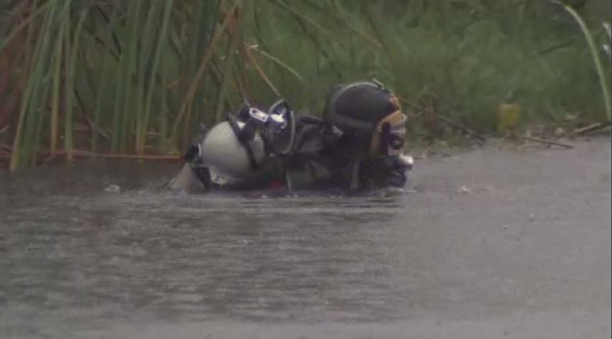 Divers recovering body found in Miramar lake - WSVN 7News | Miami News ...