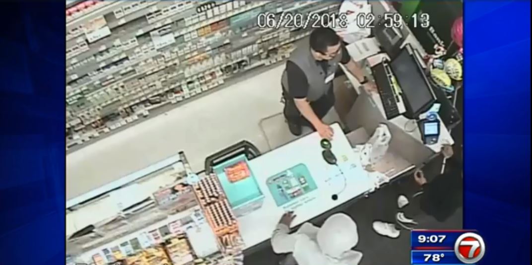 Robbers caught on camera using stolen credit card - WSVN 7News | Miami ...