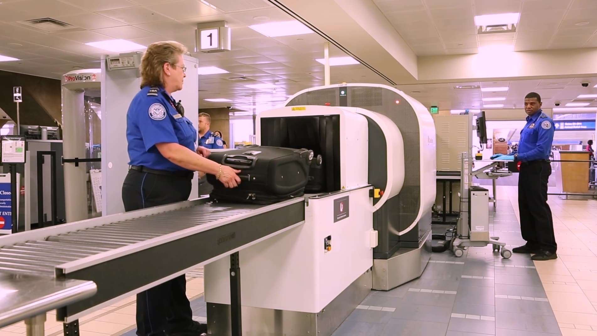 TSA says it won’t end screening at smaller airports - WSVN 7News ...