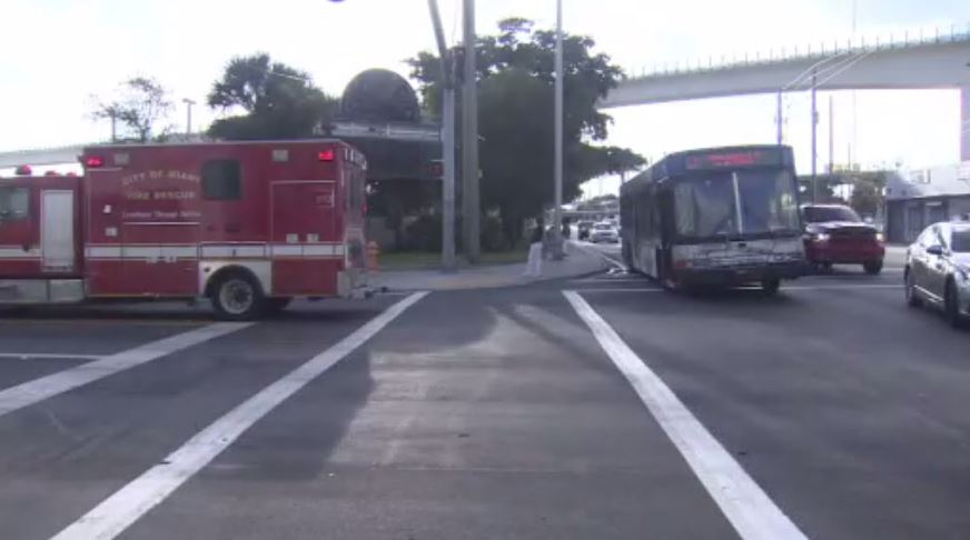 5 hospitalized after driver hits transit bus in Miami, flees – WSVN ...