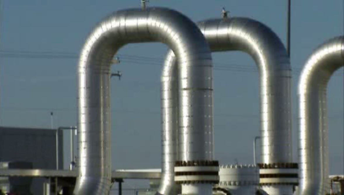 Pipeline dumps 8,000 gallons of jet fuel into Indiana river - WSVN ...