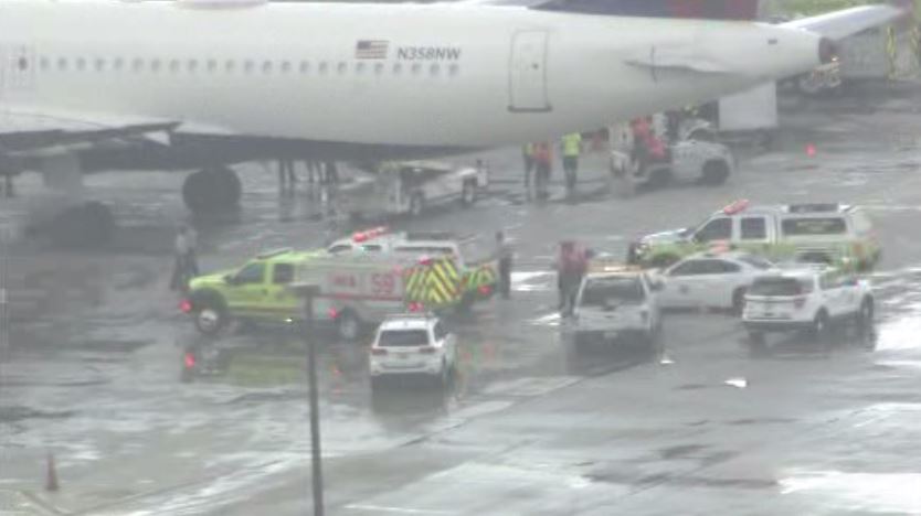 4 Delta crew members report feeling sick while on board plane at MIA ...