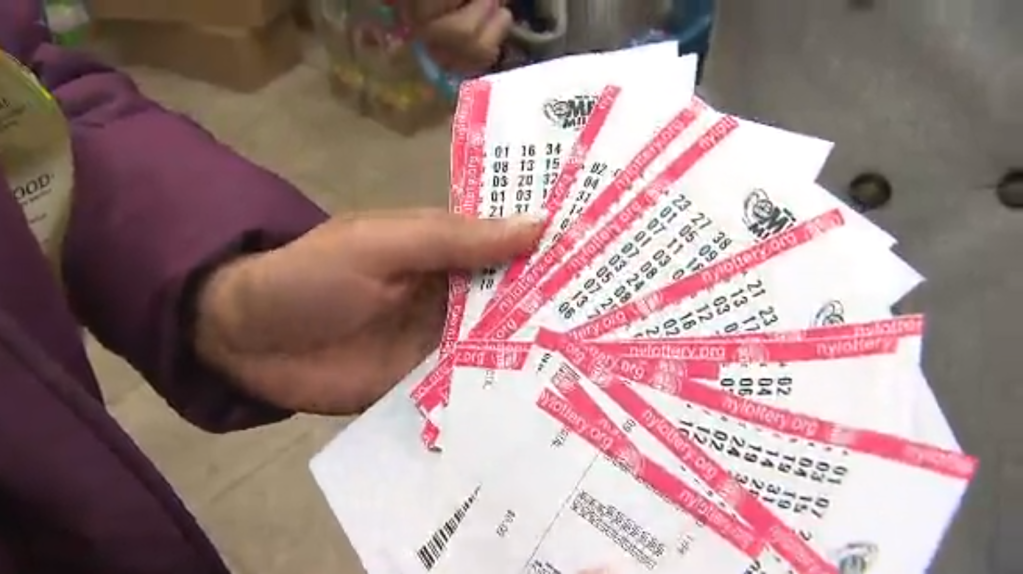 Mega Millions Powerball Jackpots Climb To 2 2 Billion Combined Wsvn