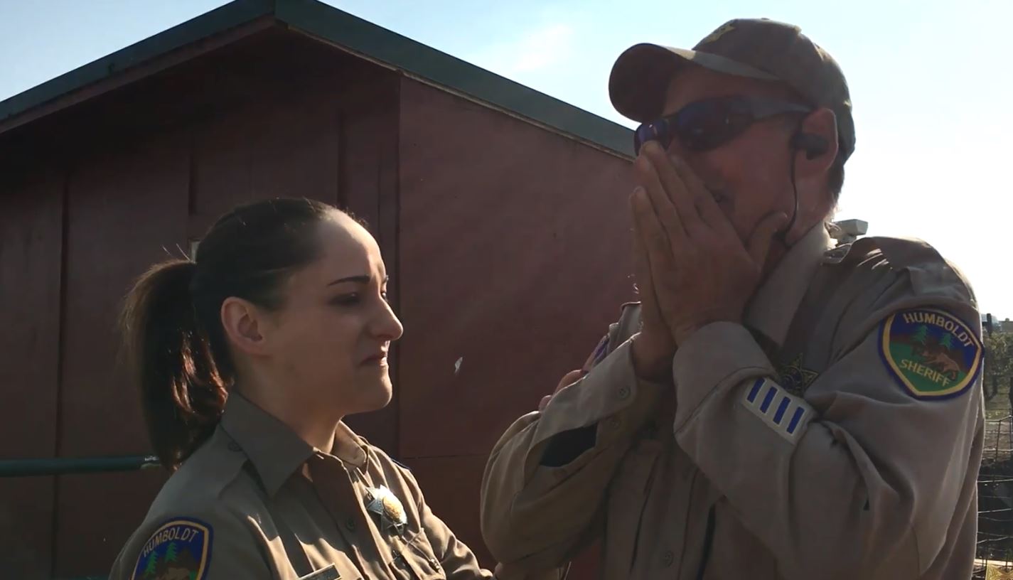 Colorblind deputy sees color for first time after gift from coworkers ...