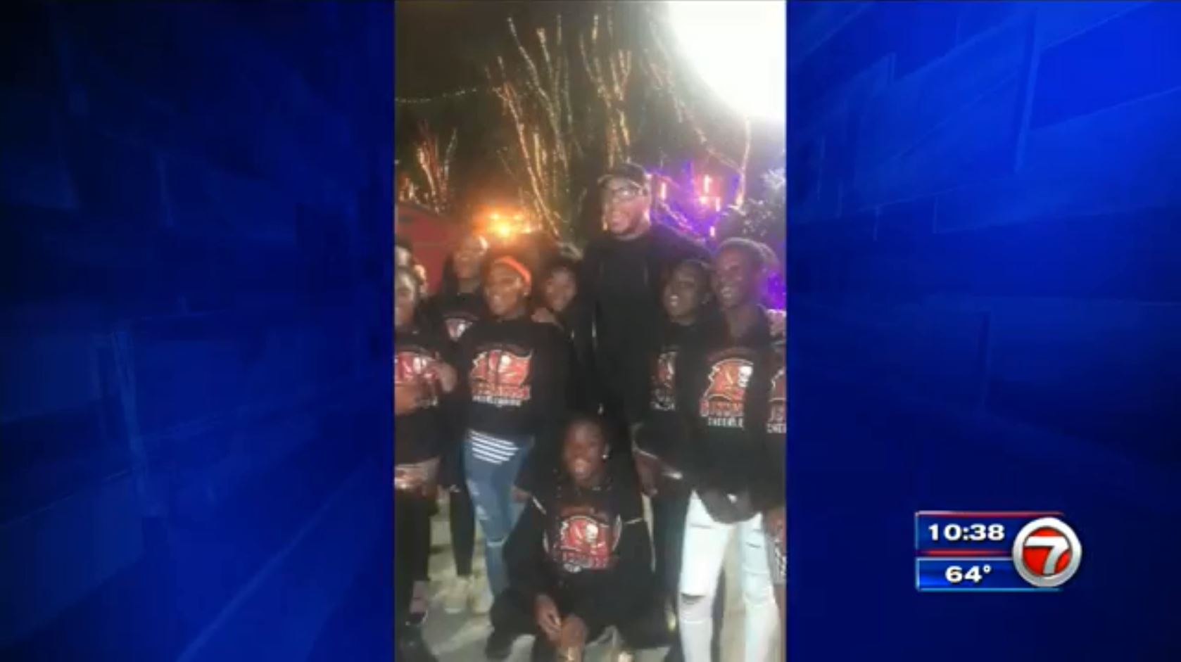 Flo Rida performs for 100 kids at Santa’s Enchanted Forest - WSVN 7News ...