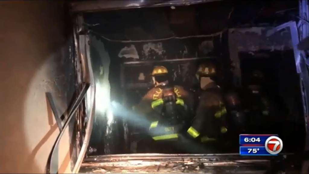Apartment building catches fire in Fort Lauderdale – WSVN 7News | Miami ...