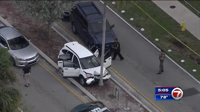 Suspected Burglar Crashes After Chase In North Lauderdale Wsvn 7news