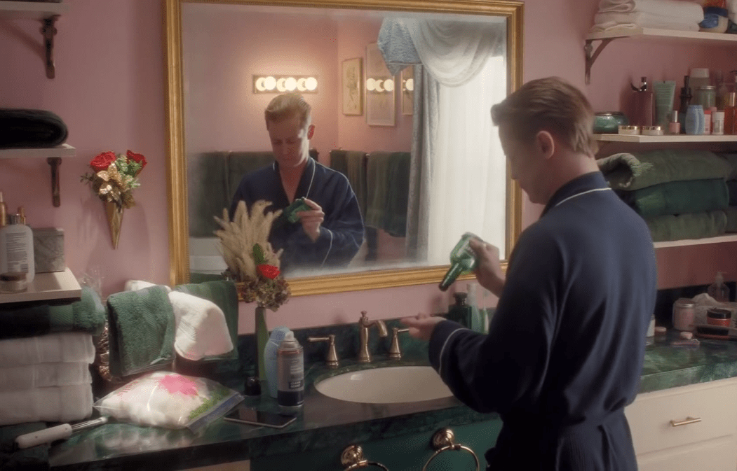 Macaulay Culkin recreates iconic ‘Home Alone’ scenes in new ad for ...